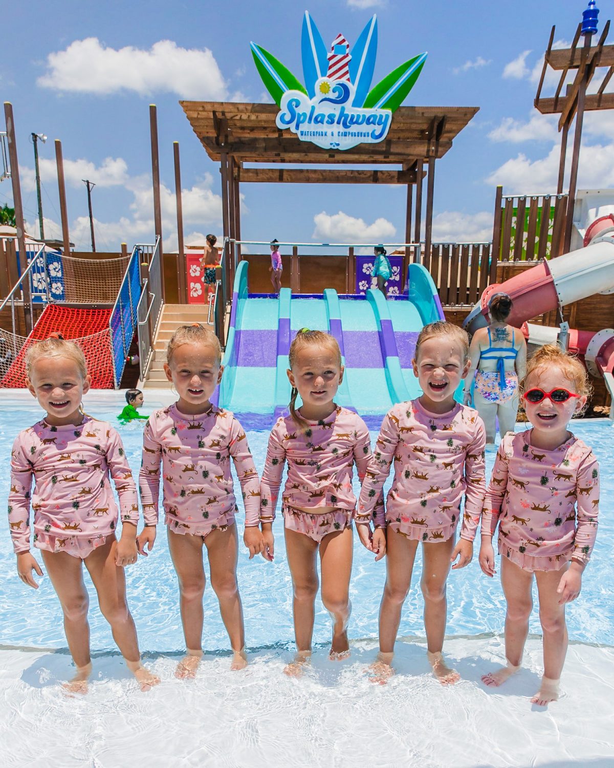 Splashway Vacay – It's a Buzz World